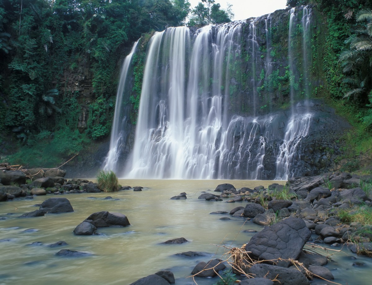 Short Story: The Waterfall – Rona Fernandez